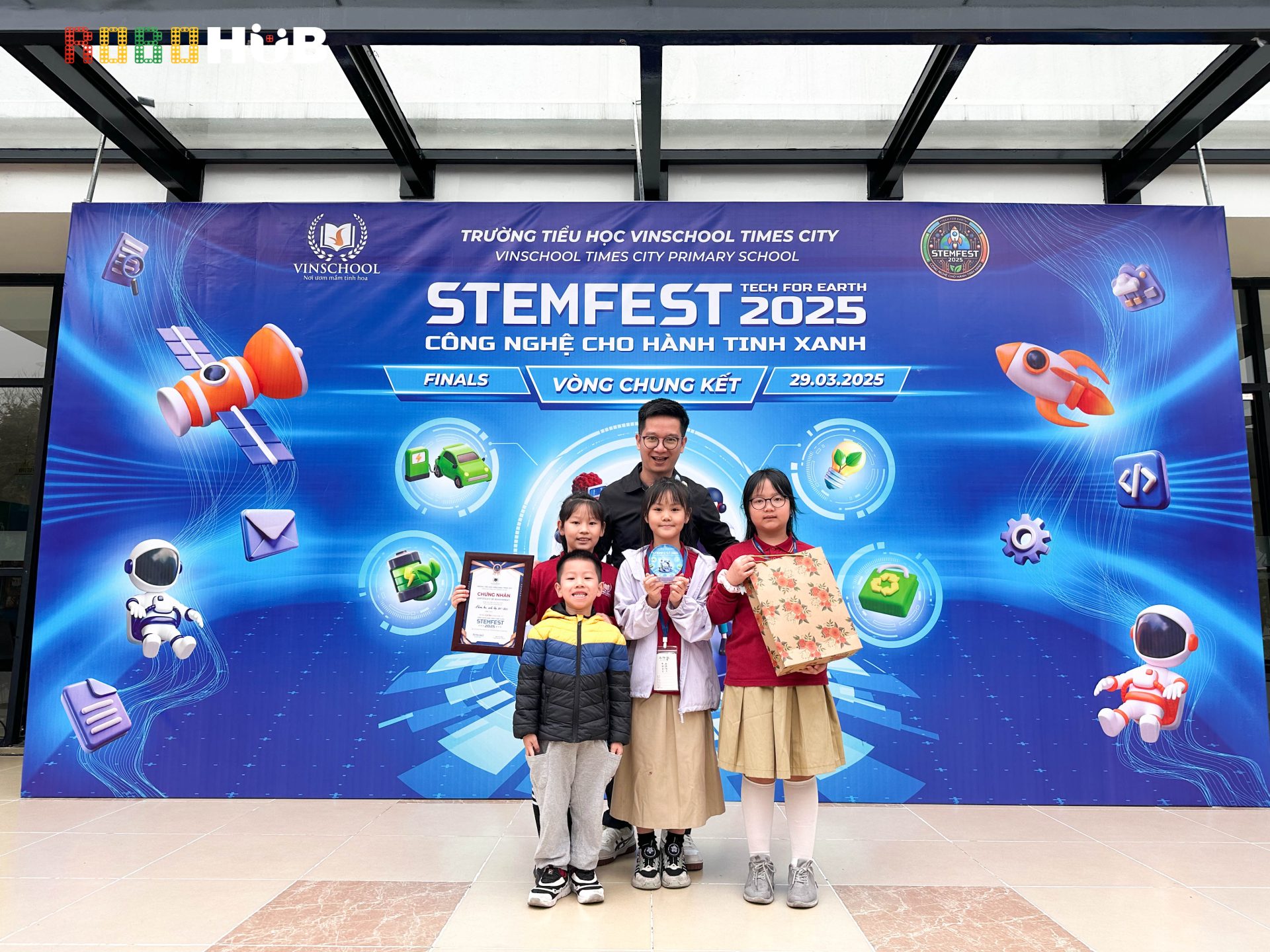ROBOHUB Vietnam x STEMFEST 2025 - ROBOHUB Vietnam